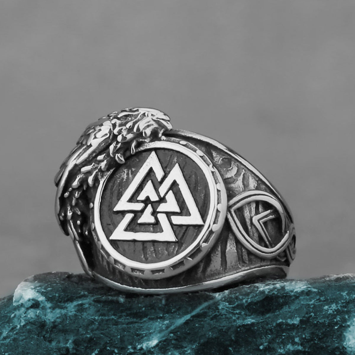 Triangular Rune Crow Ring – Keevip